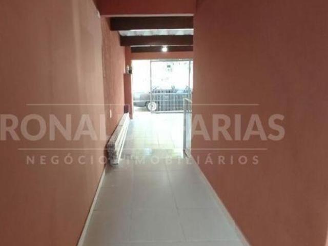 Sobrado a venda sendo 3 quartos, 1 sala, 2 vagas de garagem