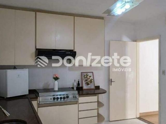 Sobrado a venda por R$ 695 mil com 160m², 3 vagas, 3 dormitórios, Santo André