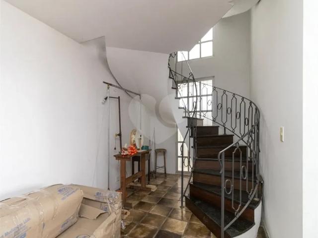 Sobrado a venda, parte alta 468 m2 com 3 quartos em Alto de Pinheiros São Paulo SP