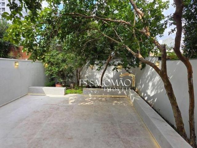 Sobrado à Venda Próximo ao Metrô Vila Madalena | 3 Dormitórios | Escritório | 4 Vagas | Quintal Arbo