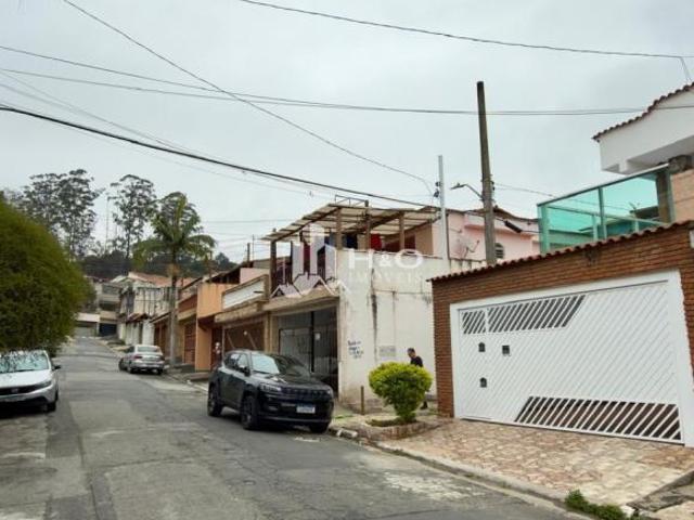 Sobrado à Venda Próximo ao Parque do Carmo – 2 Suítes, Ar Condicionado, Churrasqueira e 2 Vagas