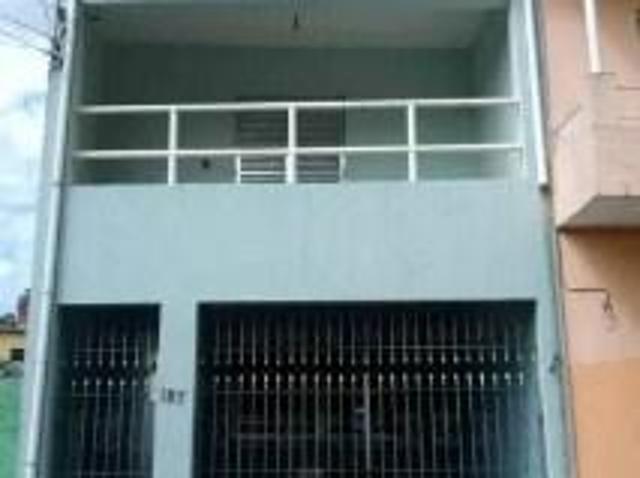 Sobrado a venda próximo de tudo, escolas,posto,padaria,farmácia etc local excelente contém 2 quarto