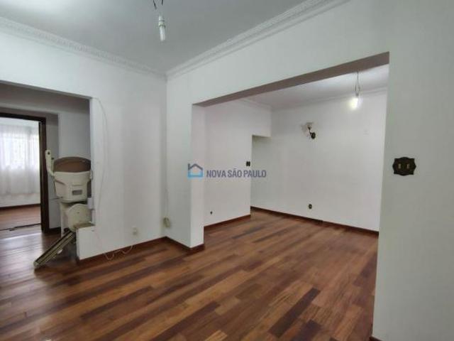 Sobrado à venda, próximo do metro
