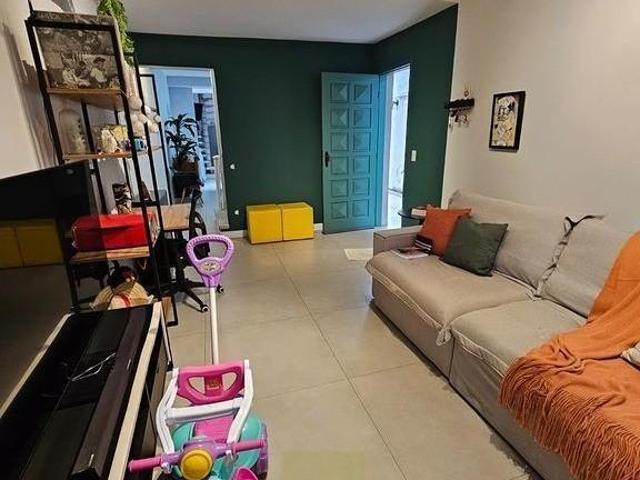 SOBRADO À VENDA RECÉM REFORMADO COM 99m²