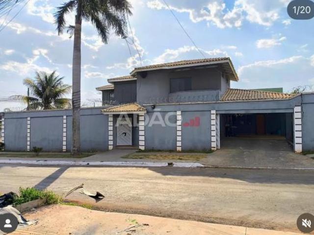Sobrado à venda – Região Central de Senador Canedo Casa de Rua com 3 Quarto s por R$ 2150000.00 no