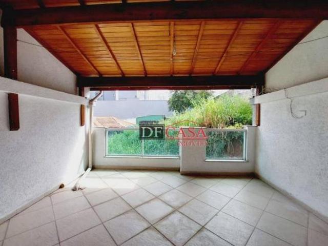Sobrado à Venda. Terraço, 2 dormitórios, 2 vagas de garagem. Próximo ao Metrô. Vila Matilde São