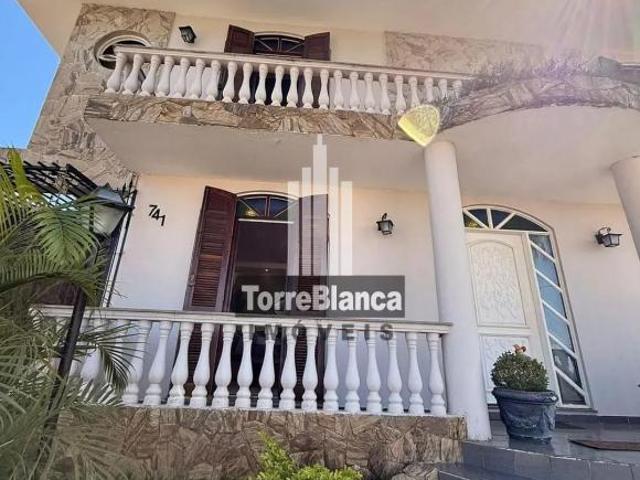 Sobrado à venda, Uvaranas, 680 m² de área útil