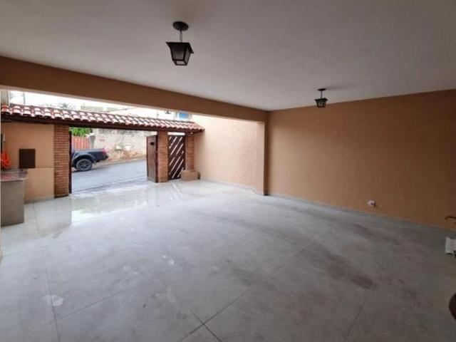 Sobrado aconchegante à venda em Vinhedo