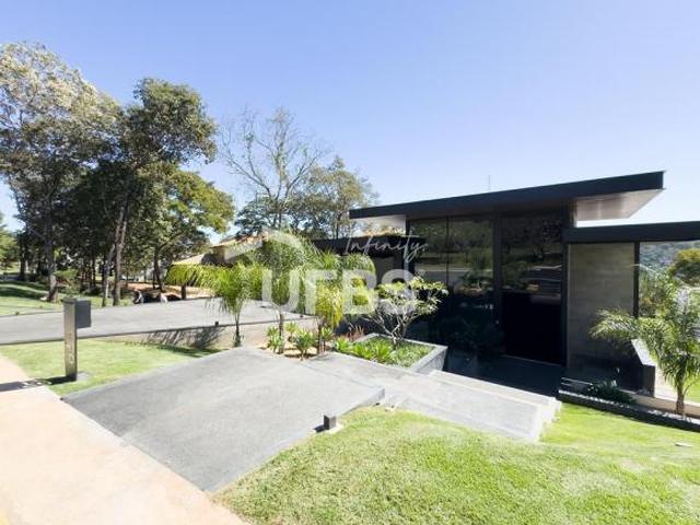Sobrado Aldeia do Vale Com 648,00m² Casa nova