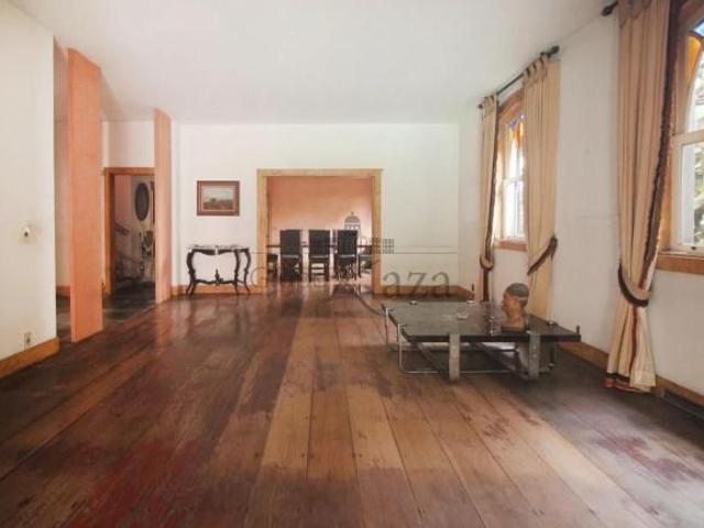 Sobrado Alto de Pinheiros 4 Dormitórios 1 Suíte 1600m²