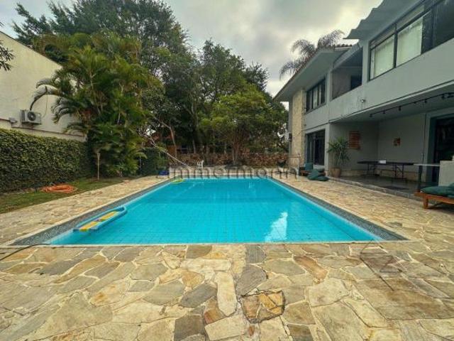 SOBRADO ALTO DE PINHEIROS 5 SUÍTES 6 VAGAS