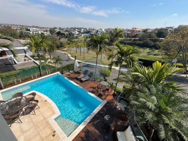 Sobrado Alto Padrão no Condomínio Vila Paradiso, 375 m², Vista para o Lago, Piscina e Área Gourmet