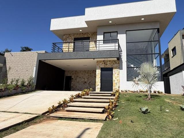 4 quartos 6 banheiros – Sobrado