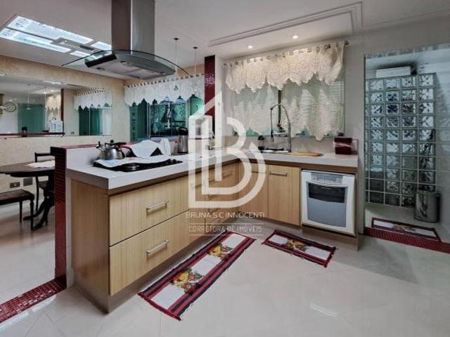 Sobrado Alto Padrão à venda – 3 suítes, gourmet e espaço comercial SCS