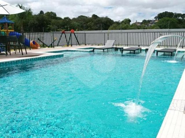 Sobrado Alto Padrão à Venda em Condomínio Clube | 3 Suítes | Churrasqueira