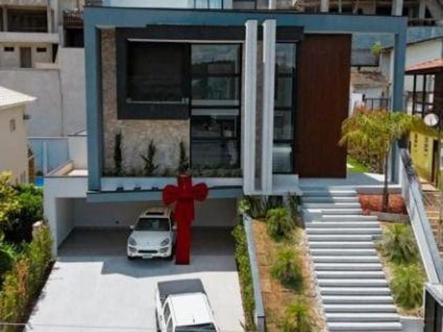 SOBRADO ALTO PADRÃO A VENDA NO ARUJÁ HILLS 3