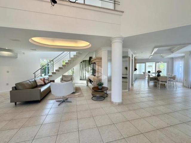 Sobrado Alto Padrão com 428 m² Conforto e Sofisticação em Condomínio Fechado