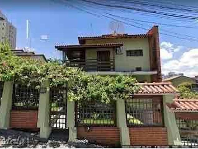 Sobrado alto padrão com 5 quartos, área gourmet com piscina e a poucos metros do Lago dos Patos em V