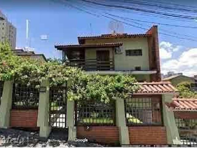 Sobrado alto padrão com 5 quartos, área gourmet com piscina e a poucos metros do Lago dos Patos em V