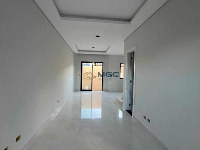 Sobrado Alto Padrão com 3 Quartos e Terraço – 135m² – Sitio Cercado Unidade Fundos