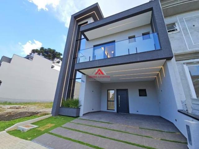 Sobrado Alto Padrão com 3 Suítes e 231m² de Área total Costeira São José dos Pinhais
