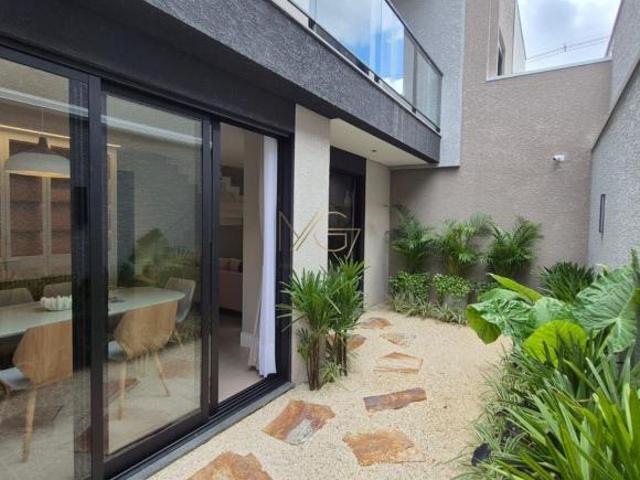 Sobrado Alto Padrão com Quintal e Ático – 175 m² e 215 m² no Xaxim