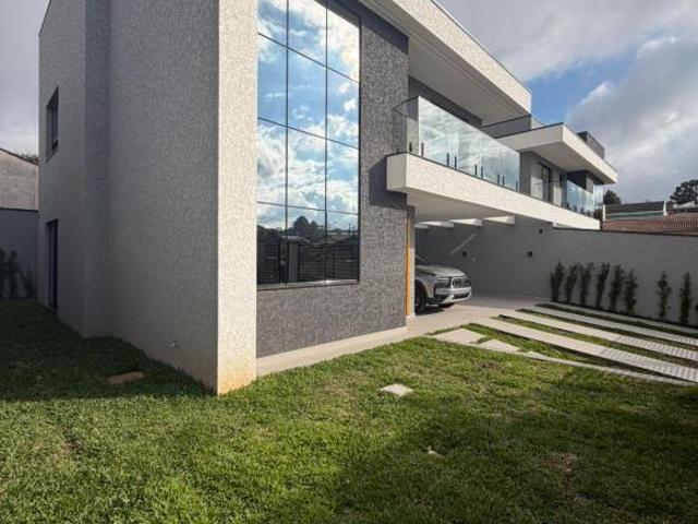 Sobrado Alto Padrão com Suíte e Pé Direito Duplo
