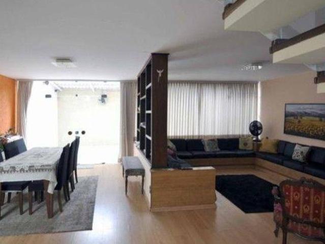 Sobrado Alto Padrão de 250 m², de 3 dormitórios, sendo 1 suíte, área lazer com piscina