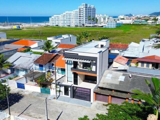Sobrado Alto Padrão em Matinhos Ref.: 730
