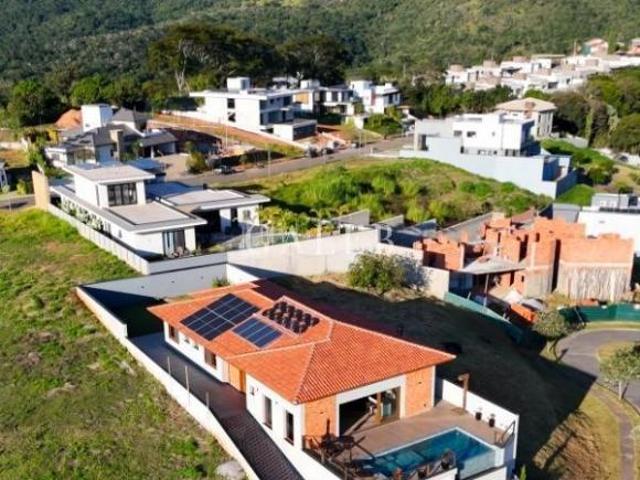 Sobrado alto padrão em condomínio dentro da cidade