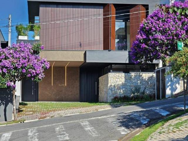 Sobrado alto padrão para venda com 3 suítes e piscina no Mosaico Essence