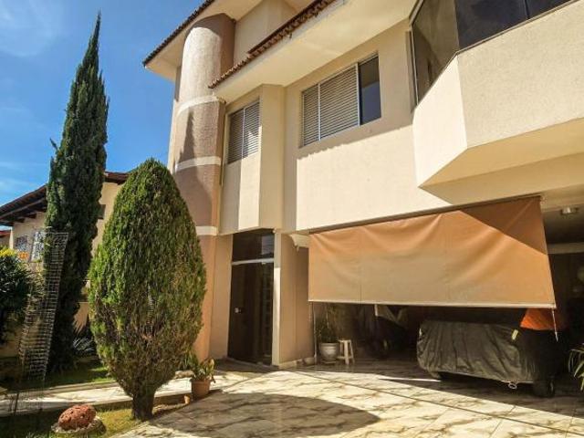 Sobrado alto padrão Setor Sul – 415 m², 512 m² de lote, 3 suítes, 2 acessos e usina fotovoltaica