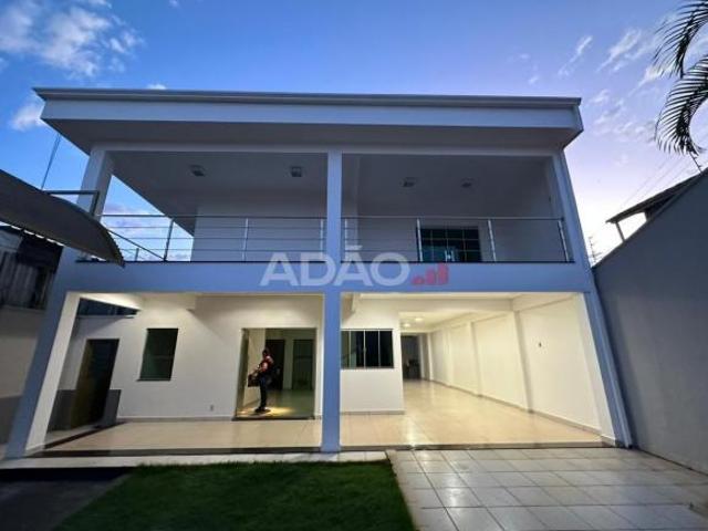 Sobrado Alto Padrão Sobrado com 4 Quarto s por R$ 1800000.00 no setor Parque das Amendoeiras TA3733