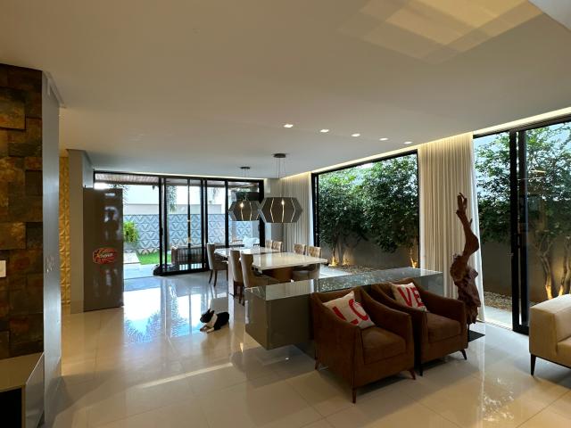 Sobrado Alto Padrão 289m² | 04 suítes | Piscina | Mobiliado | Jardins Valência