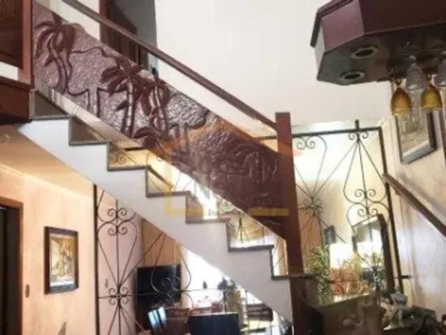 Sobrado alto padrão, 3 suítes, lareira, 5 vagas de garagem. 316m² Jardim Virginia Bianca