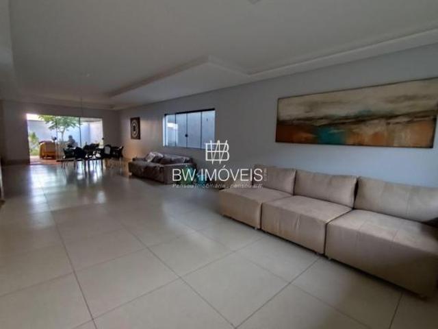 Sobrado Alto Padrão, 3 suítes, Quintal amplo, Salas amplas, Village Veneza Eldorado