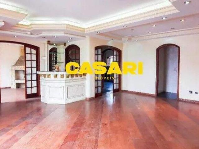 Sobrado Alto Padrão 4 Suítes e 609m² – Parque dos Pássaros