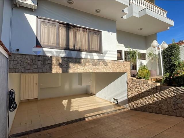 Sobrado Alugar, 3 Dormitórios localizado em Rua Tiradentes, 10, Centro, Andradina, São Paulo, 16900037 | Brasil