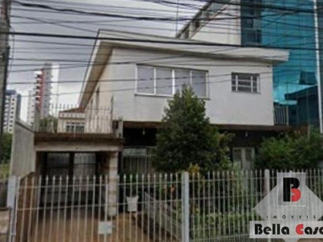 Sobrado amplo na Avenida Paes de Barros