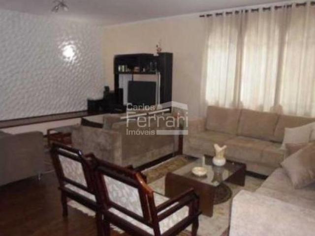 Sobrado amplo na Água Fria, 4 quartos, 2 suítes, 8 vagas de garagem, piscina, churrasqueira