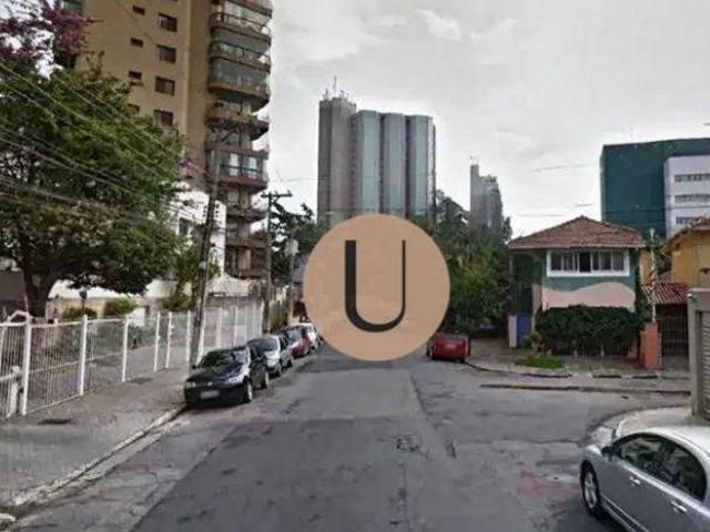 Sobrado amplo na Vila Mariana com 218 m2, 4 quartos, quintal e 4 vagas próximo ao Parque Ibirapuera
