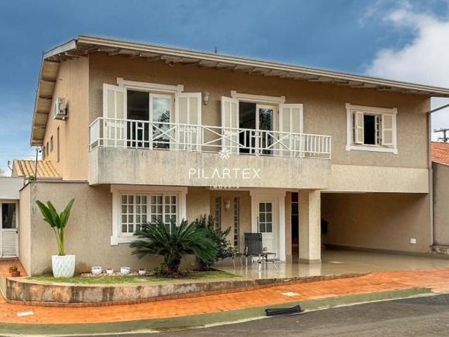 Sobrado amplo no Condomínio Gralha Azul I