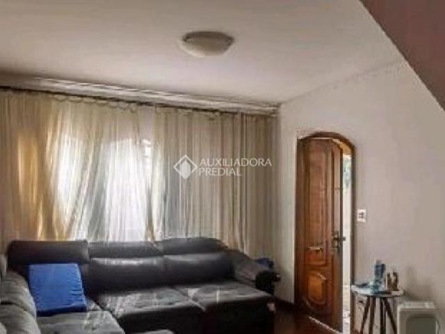 Sobrado Amplo à Venda Bairro Taboão, SBC, 5 dorm. ou +, 4 banheiros, 2 vagas