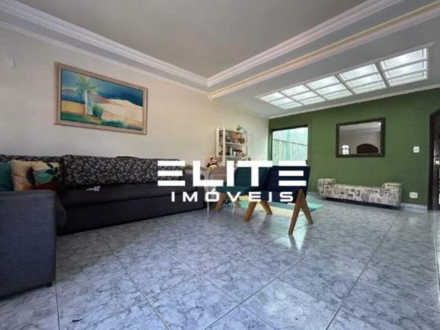 Sobrado amplo à venda no Bairro Campestre – 4 dormitórios | 5 vagas | 280 m²
