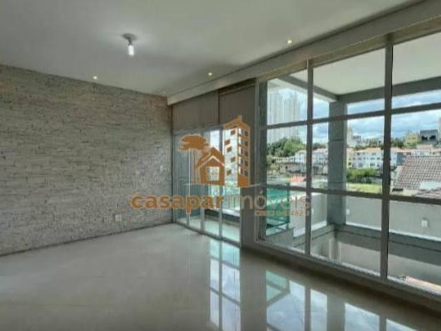 Sobrado Amplo à Venda no Bairro Santa Maria, 3 Suítes com 384m² e 4 Vagas