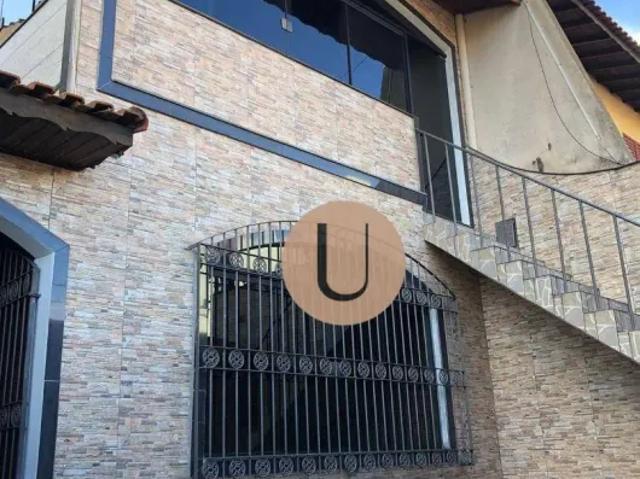 Sobrado amplo com 5 dormitórios, 8 vagas e área gourmet no Parque das Nações