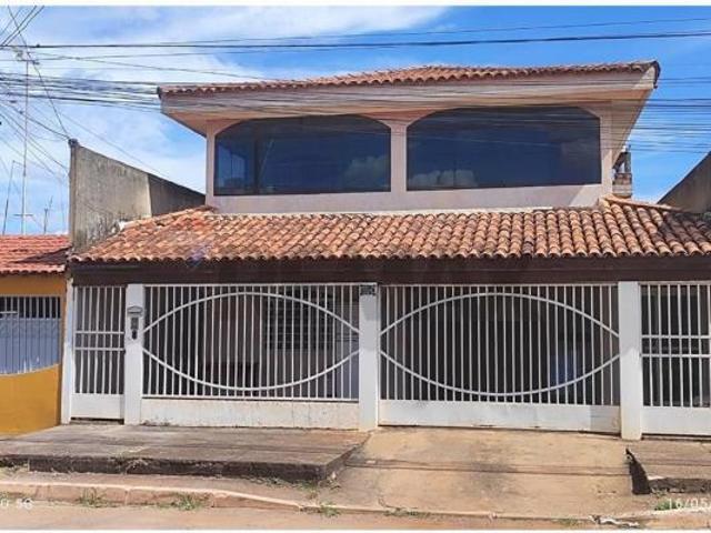 Sobrado Amplo com 5 Quartos + Edícula Independente e Espaço Gourmet