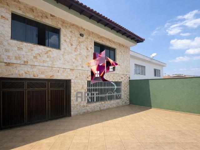 Sobrado Amplo com 7 Vagas e Espaço Gourmet na Vila Helena – Segurança e Conforto para sua Família!