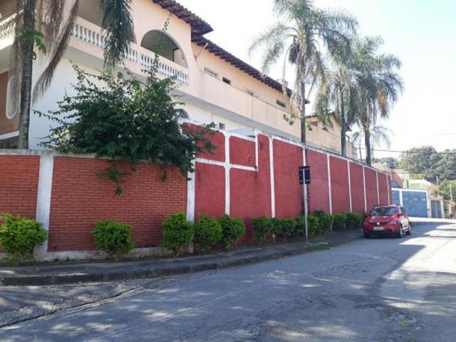 Sobrado amplo com 858m² localizado no Bairro Jordanópolis em São Bernardo do Campo SP