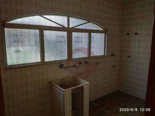 Sobrado amplo com 03 dormitórios, sendo 01 suíte, área gourmet, edícula e 03 vagas à venda, 270 m² p